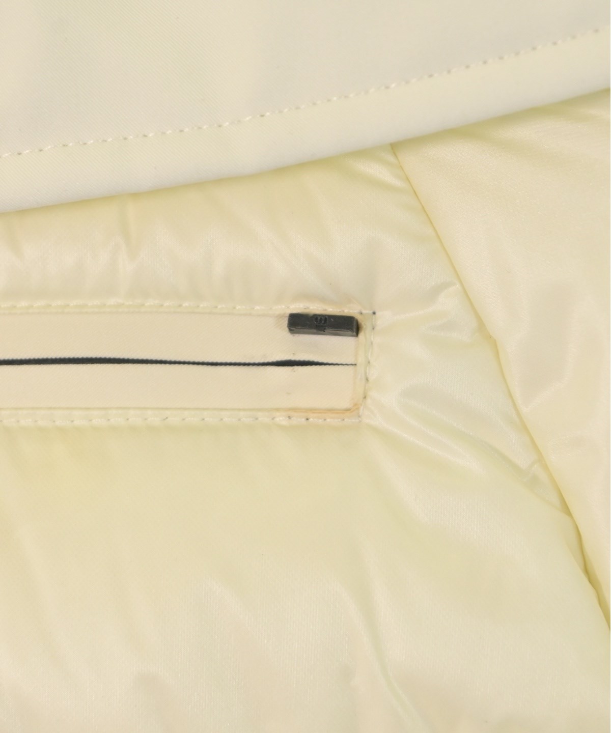 MONCLER GRENOBLE（モンクレールグルノーブル）ダウンジャケット/ダウンベスト 白 サイズ:-(M位) レディース/2200568946019 |【公式】ブランド古着・中古通販は ...